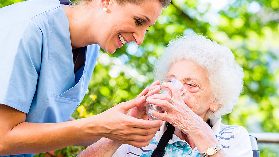 Mundgesundheit von Senior*innen mit Unterstützungs- und Pflegebedarf ...
